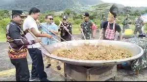 Menu Unik Chef Bobon Santoso di PLBN Skouw, Aduk Racikan "Kuali Merah ...